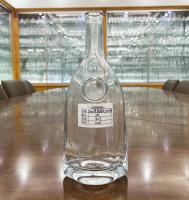 China High Weight 700ml Super Fiery Vodka Glass Bottle for Beverage in Hot Stamping Surface for sale