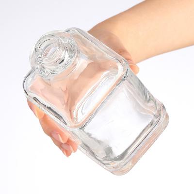 China Large Capacity Square Wine Bottle Made of Glass with Customized Logo and Transparent Design for sale