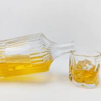 China High White Glass Material Custom Color Clear 750ML Whisky Whiskey Glass Decanter Bottle for sale