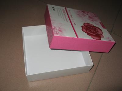 China Gloss Art Paper Rose Gift Box Packaging CMYK Printing OEM Design for sale
