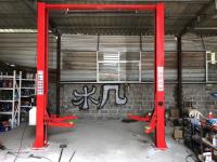 China Clear Floor 2 Post Car Lift 4000kg Garage Lifting Equipment for sale