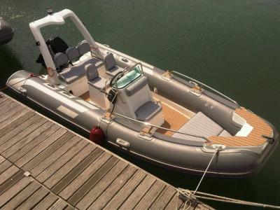 China Luxury Rigid Inflatable Boat 5.2 Meter Length 1.95 Meter Width YAMAHA 90HP Engine for sale