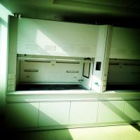 China Steel Lab Fume Hood with Expoxy Resin Worktop Resistance to Corrosion , Acid and Alkali for sale
