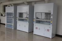 China Lab Equipment PP Fume Hood Acid Resistant Full Cover Type Lamp Inside for sale
