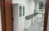 China Customizable Laboratory Workstation Furniture Manufacturer with Chemical-resistant Safety Features for sale