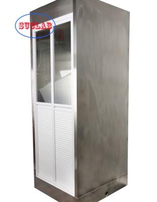China Industrial Emergency Safety Shower Eyewash Room with Soft Flow Spray Head and Stainless Steel Shower Head for sale