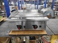 China Commercial Countertop Gas Griddle 9.4kW/H Fast Heating For Burgers for sale