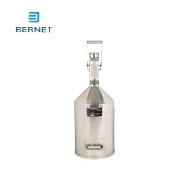 China 5 Liter Handheld Type Stainless Steel Narrow Mouth Measuring Tank for Gas Station for sale