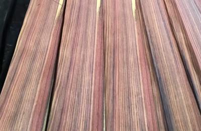 China Natural Sonokeling Wood Veneer Quarter Slicing Flat Cut 0.5mm Thickness 8-40cm Width for sale