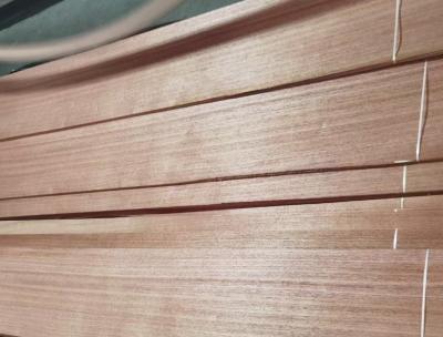 China Natural Spanish Cedar Wood Veneer 0.5mm Flat Cut Quarter Slicing for Cigar Cabinets Furniture for sale
