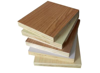 China E1 Grade Melamine Multi Colored Layered Plywood 2.44m Length 18mm Thickness for sale