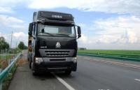 China SINOTRUK HOWO A7 Tractor Truck LHD 4X2 Euro2 336HP ZZ4187N3517N1B for sale