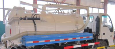 China SINOTRUK HOWO 4×2 Sewage Suction Truck 5-6 CBM Capacity 140HP Euro 2 Emission for sale