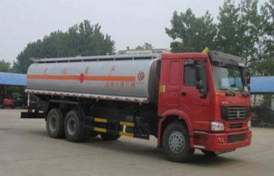 China SINOTRUK HOWO 15-20 CBM Oil Tank Truck 6×4 290HP for Edible Oil Transport for sale