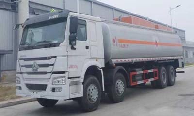China SINOTRUK HOWO 25-30CBM Oil Tank Truck 8×4 336HP Engine for Edible Oil Transport for sale