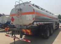 China Stable Oil Tank Truck SINOTRUK HOWO 30 - 40 CBM For Oil Transportation 8X4 RHD for sale