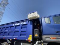 China SINOTRUK HOWO NX Cab Tipper Dump Truck LHD 6X4 A Warning Light With A Tarpaulin for sale
