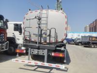 China Sinotruk Howo Sprinkler Water Tank Truck 10-25CBM 6 X 4 Euro 2 371HP White for sale