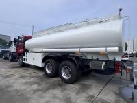 China SINOTRUK HOHAN 6×4 Oil Tank Truck 371HP 20CBM Color Can Be Customized Efficient transportation for sale