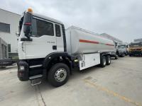 China SINOTRUK TX Model 6X4 25CBM Oil Tank Truck 10Wheels 336Hp White Two Warning Lights for sale