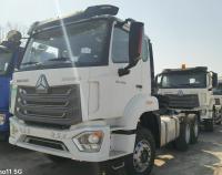 China 6900x2550x3250 Mm Tractor Truck Euro 2 Emission Standard Built to Withstand Harsh Road Conditions and Heavy Freight Loads for sale