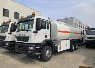 China Euro 2 Emission Standard Oil Transport Truck Tanker Vehicle Suitable for Various Oil Types and Long Haul Transportation for sale