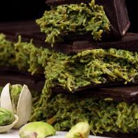 China Dubai Pistachio Paste Compound Chocolate Custom Exotic Handmade Snacks Halal for sale