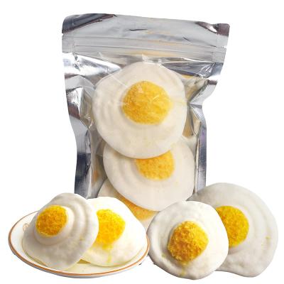 China Yummy Crisp New Freeze Dried Candy Fried Egg Shape Fruit Freeze Dry Gummy Sweets for sale