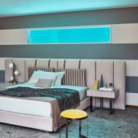 China Comfortable Matte Fabric Hotel Bed 1800 Х2000mm Solid Wood Frame for sale