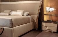 China Italian Modern Bedroom Furniture Sets Solid Wood Frame Comfortable Upholstered Bed for sale