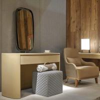 China Luxury Nordic Modern Dressing Table With Mirror And Lights , 0.6m Modern Bedroom Vanity Table for sale