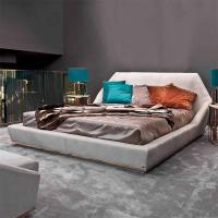 China Hexagon Headboard Knotch Platform Bed 2.3m Leichtes Luxus Bett for sale