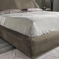 China Hexagon Headboard Knotch Platform Bed 2.3m Leichtes Luxus Bett for sale