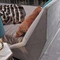 China Hexagon Headboard Knotch Platform Bed 2.3m Leichtes Luxus Bett for sale