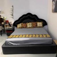 China 2000x1500mm Luxury Italian Bed 126 Inch Modern Solid Wood Bedroom for sale
