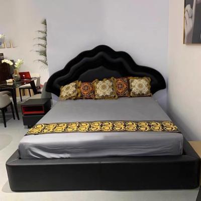 China 2000x1500mm Luxury Italian Bed 126 Inch Modern Solid Wood Bedroom for sale