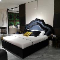 China 2000x1500mm Luxury Italian Bed 126 Inch Modern Solid Wood Bedroom for sale