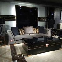 China Solid Wood Chesterfield Sofa Set Leather 1.25x0.75m Luxury Living Room Furniture Sets for sale