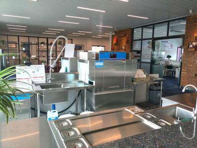 China 190KG 10KW / 28KW Door Type Dishwasher ECO-M90P for Staff canteens for sale