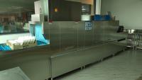 China High Temperature Flight Type Dishwasher Low Water Consumption 450 L/H for sale