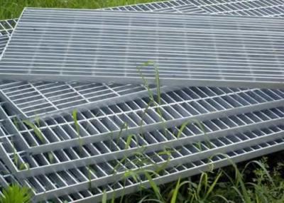 China Welded Steel Grating for Industrial Walkways and Platforms - 30mm Bearing Bar Spacing with 100mm Cross Bars for sale