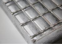 China Welded Steel Grating for Industrial Walkways and Platforms - 30mm Bearing Bar Spacing with 100mm Cross Bars for sale