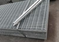 China Welded Steel Grating for Industrial Walkways and Platforms - 30mm Bearing Bar Spacing with 100mm Cross Bars for sale