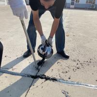 China Dual Use Road Crack Asphalt Joint Sealant For Asphalt & Cement Concrete Strong Adhesion for sale