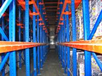 China Cold Store Drive-In Pallet Rack System with Centering Rails - 5000mm Height, 2000KG Capacity for sale