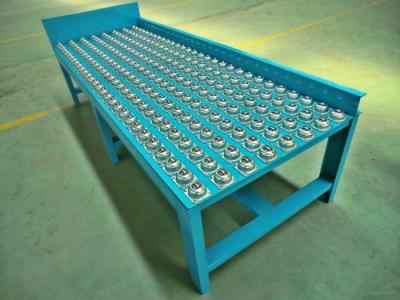 China Gravity Roller Conveyor System with 30-120KG Load Capacity and 620-1200mm Width Options for Industrial Material Handling for sale