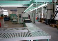 China Gravity Roller Conveyor System with 30-120KG Load Capacity and 620-1200mm Width Options for Industrial Material Handling for sale