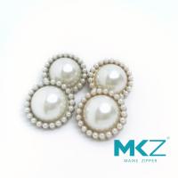 China Clothes Epoxy 0.635mm 24L 26L 28L Round Pearl Buttons for sale