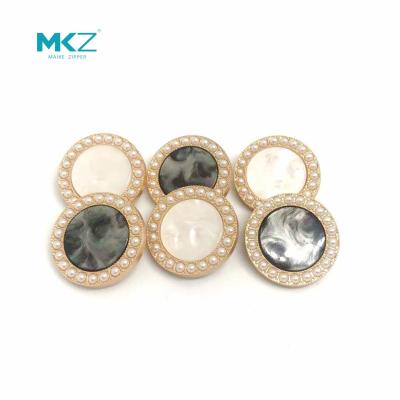 China Resin Dot Oil Artificial Pearl 40L 25mm Metal Buttons Black And White for sale