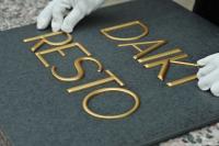 China Outdoor Metal Logo Signs Durable Round Printed Plaques for Art Gallery Engrave Plate for sale
